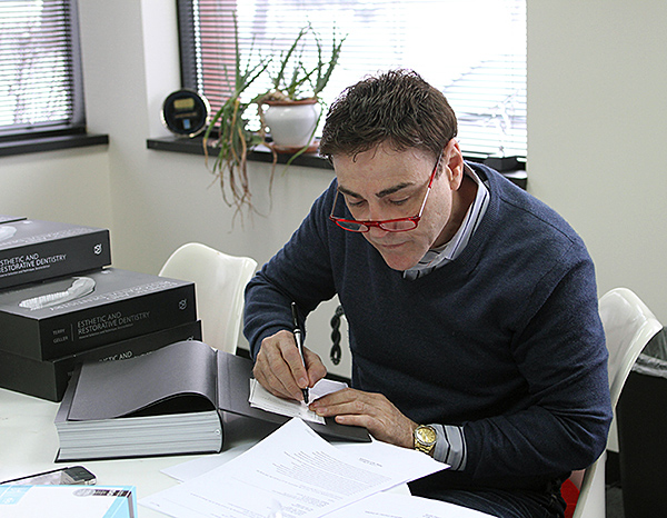 Dr Terry, Author of Esthetic and Restorative Dentistry, Visits ...